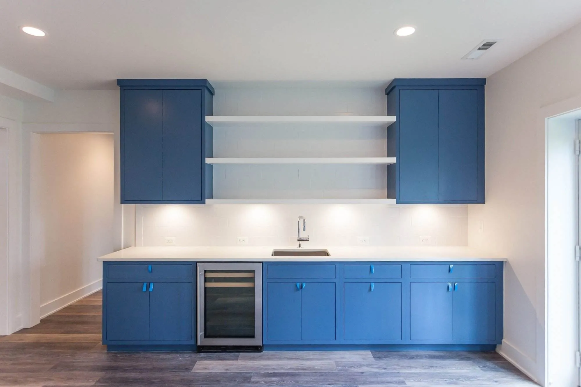 Smoky Blue Kitchen Cabinets: Trendy & Timeless Choice